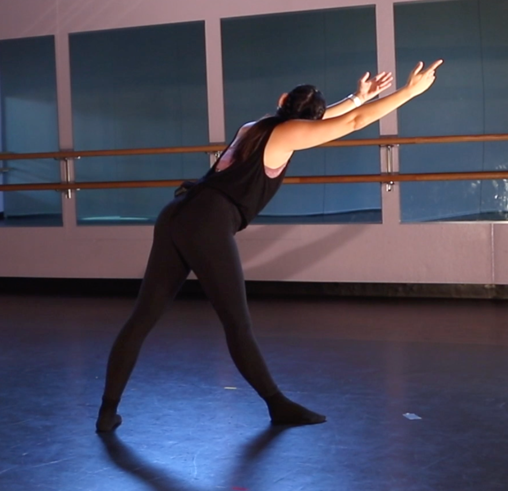 Beginner Lyrical Dance Tutorial – 30-Second Expressive Combo